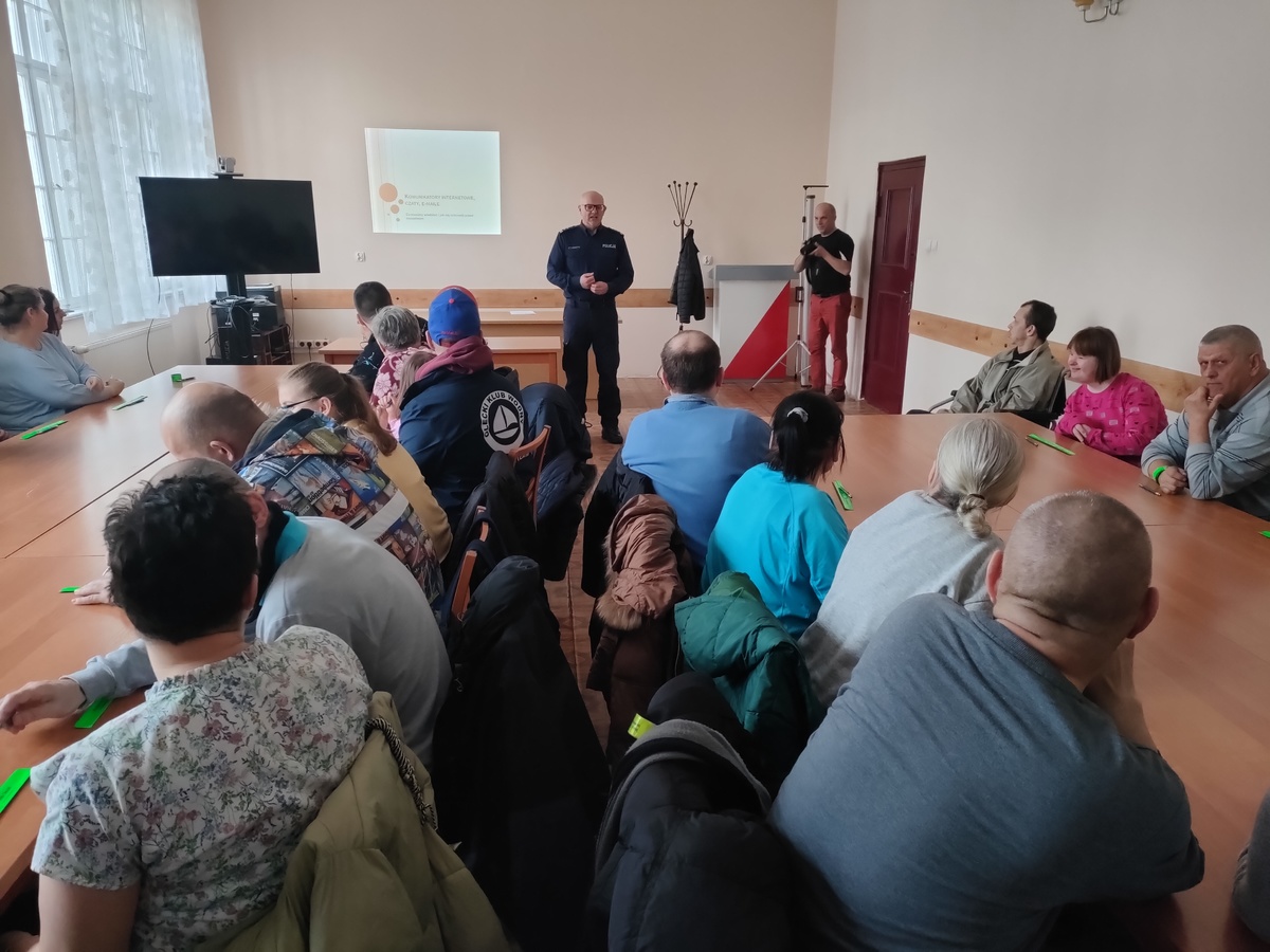 Spotkanie z uczestnikami Warsztatów Terapii Zajęciowych z Olecka - Aktualności - Komenda ...